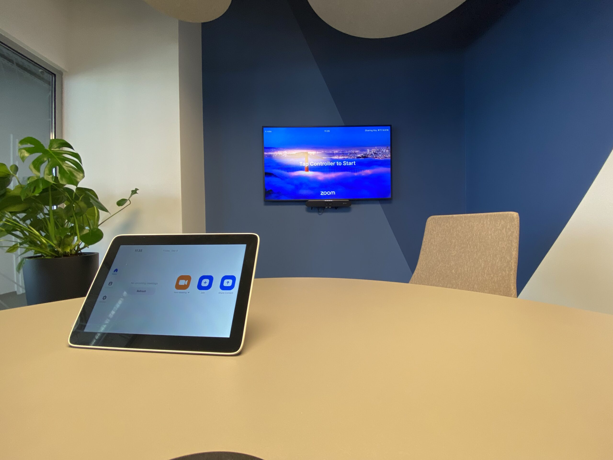 Conference room equipment – ZOOM Rooms - Audiovizualika.lt